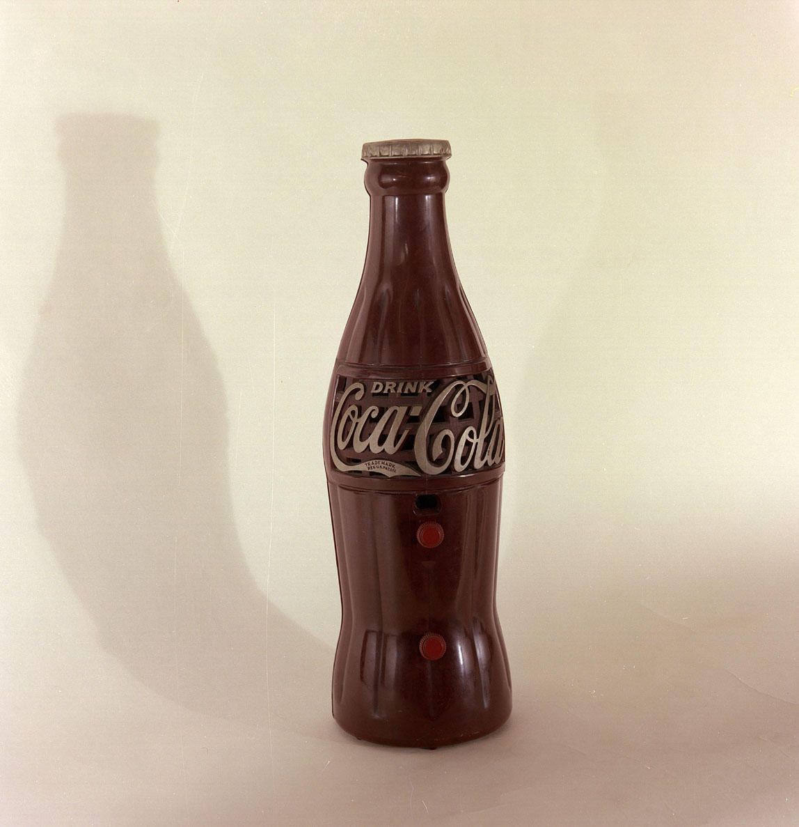 Η ιστορία πίσω από το... αιωνόβιο μπουκάλι της Coca Cola - Mononews.gr