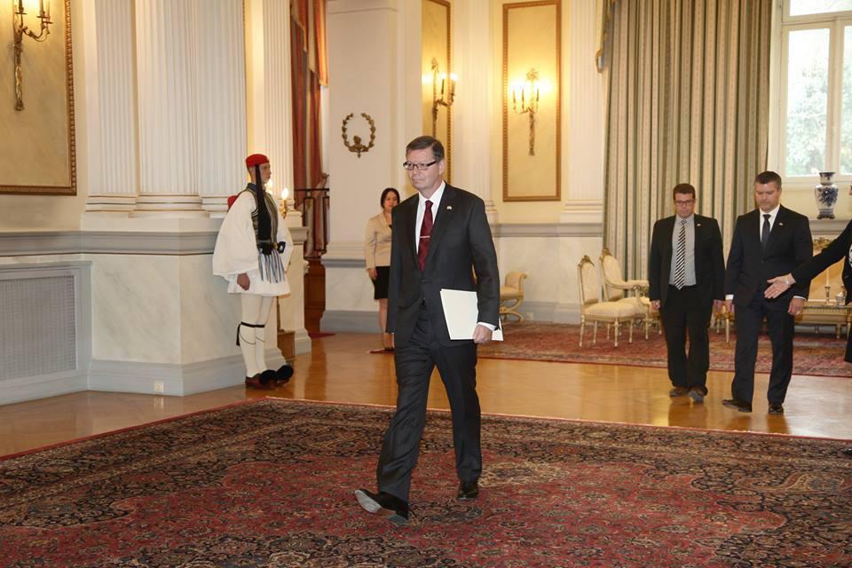 Τι συζητάει ο Καναδός πρέσβης εν κρυπτώ με την κυβέρνηση - Mononews.gr