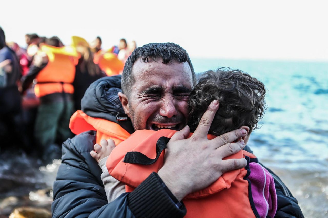 Η προσφυγική κρίση "πνίγει" την Ελλάδα και η κυβέρνηση τα κάνει θάλασσα ...