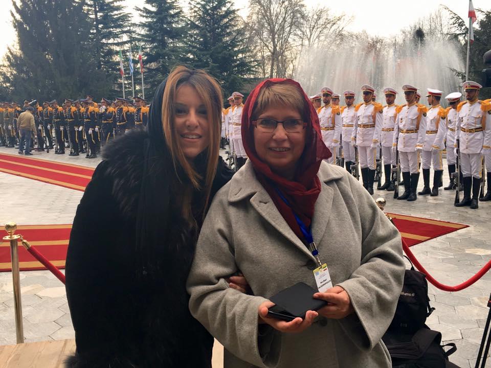 Απαράδεκτη δημοσιογραφική ανθρωποφαγία κατά της Ελένης Καλογεροπούλου ...