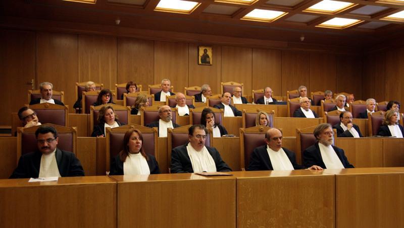 Σε εξέλιξη η συνεδρίαση του ΣτΕ για τις τηλεοπτικές άδειες - Mononews.gr