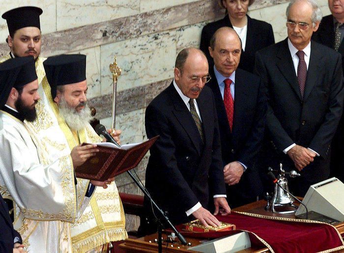 Κωστής Στεφανόπουλος: Ο πολιτικός που λάτρεψε ο ελληνικός λαός - Τα πιο ...