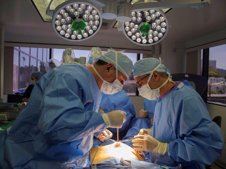 Έλληνες γιατροί: η μεγάλη μετανάστευση στο εξωτερικό. Ποιες χώρες ...