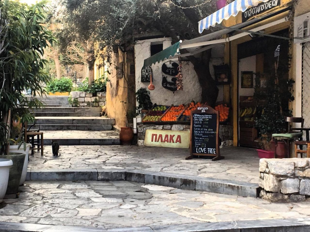 Πλάκα: Οδός ονείρων - Mononews.gr