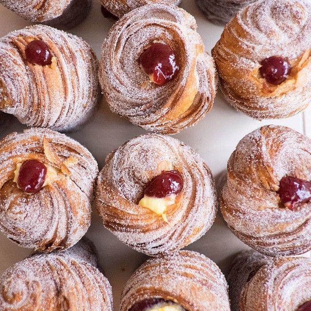 Cruffin: Η συνταγή για το πιο λαχταριστό και «της μόδας» γλυκό ...