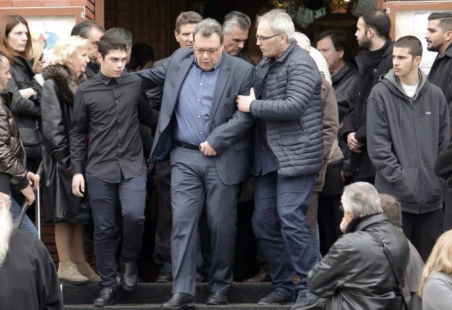 Το τελευταίο αντίο στη σύζυγο του Σωκράτη Φάμελλου, Πόπη Καραγιαννίδου ...