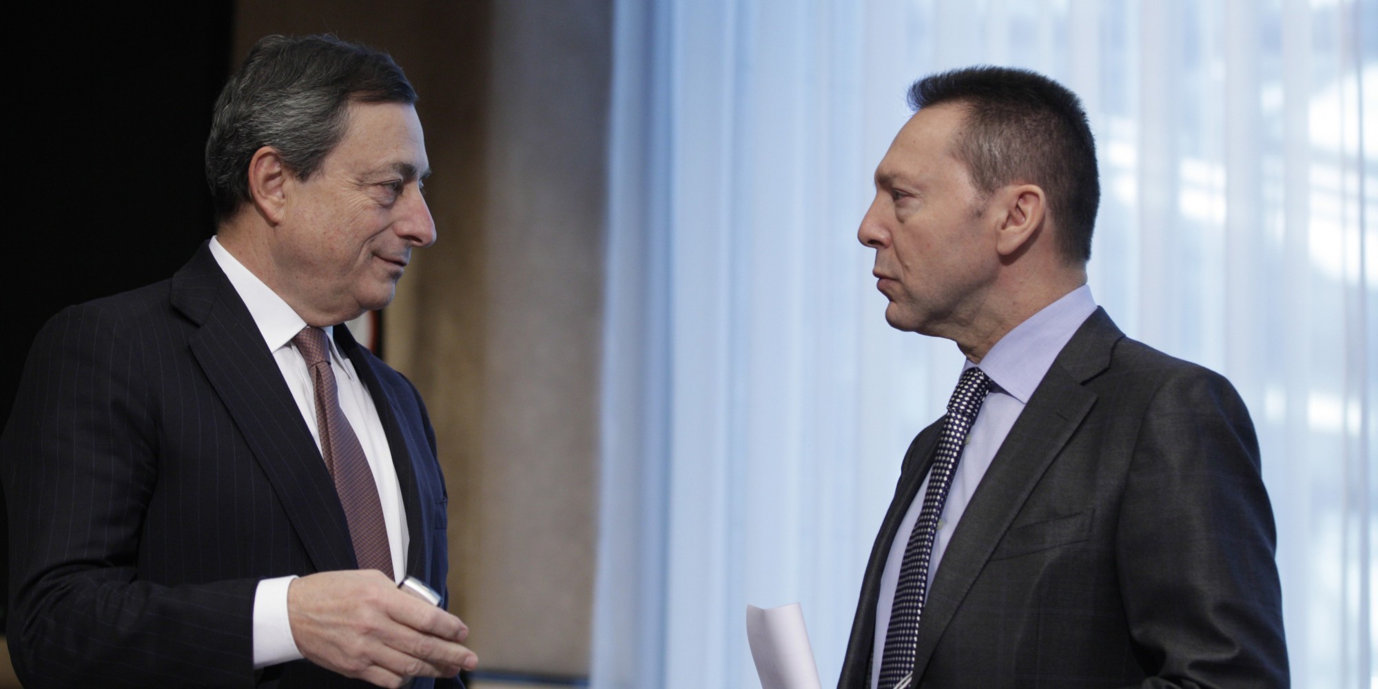 Ο Ντράγκι στηρίζει Στουρνάρα: «Παρακολουθούμε τις αδικαιολόγητες ...