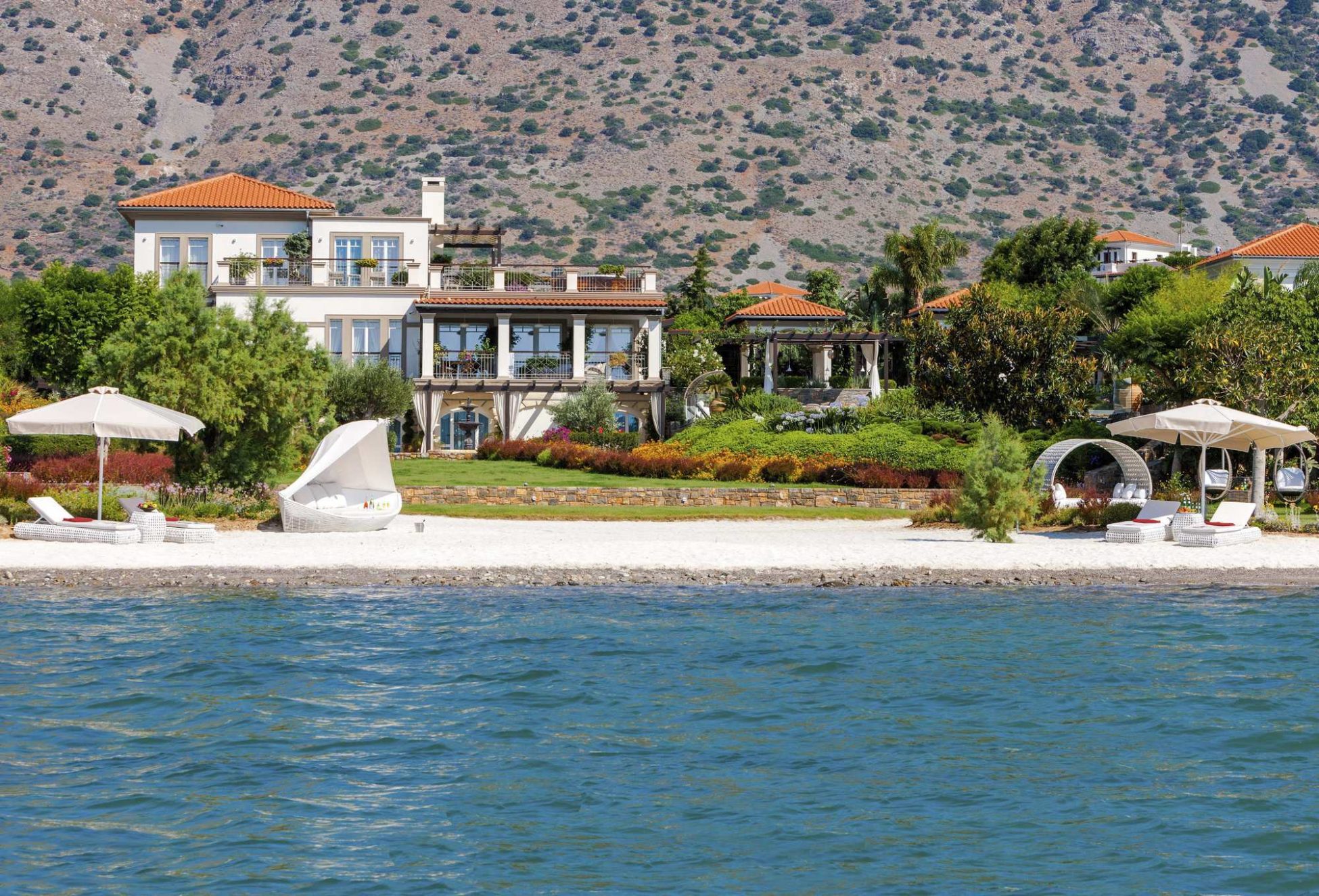 Πωλείται μία από τις πιο εντυπωσιακές και πολυτελείς κατοικίες της ...