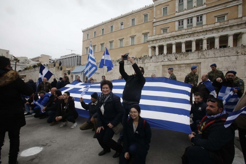 Στον εισαγγελέα οι συλληφθέντες στα χθεσινά επεισόδια στο Σύνταγμα ...