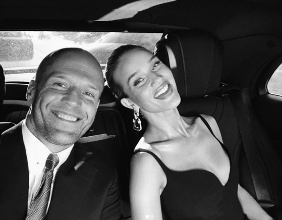 O γοητευτικός Jason Statham παντρεύεται την καλλονή αγαπημένη του (pics ...