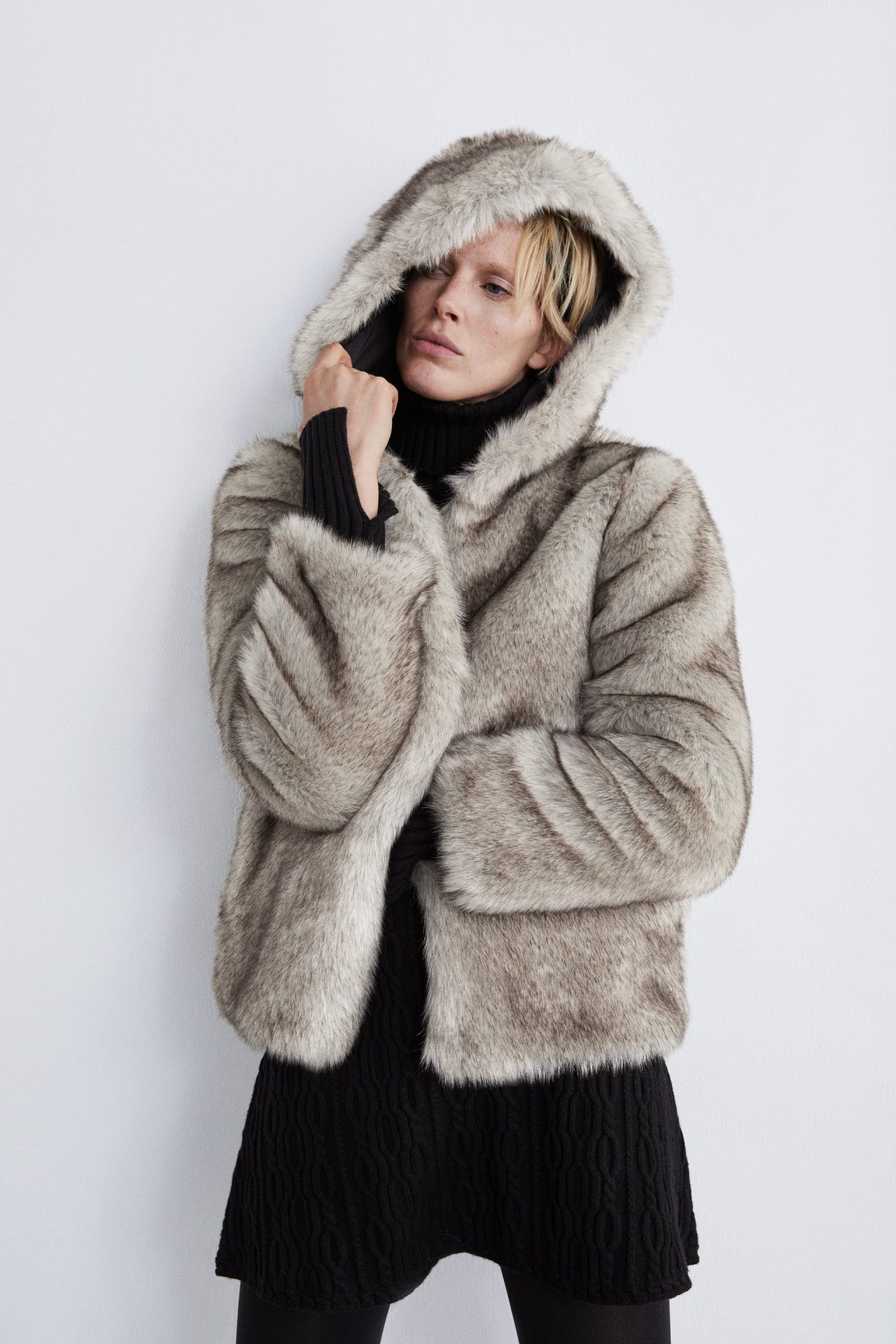 ZARA: 10+1 υπέροχες γούνες που θα σας κρατήσουν ζεστές και στυλάτες τον ...