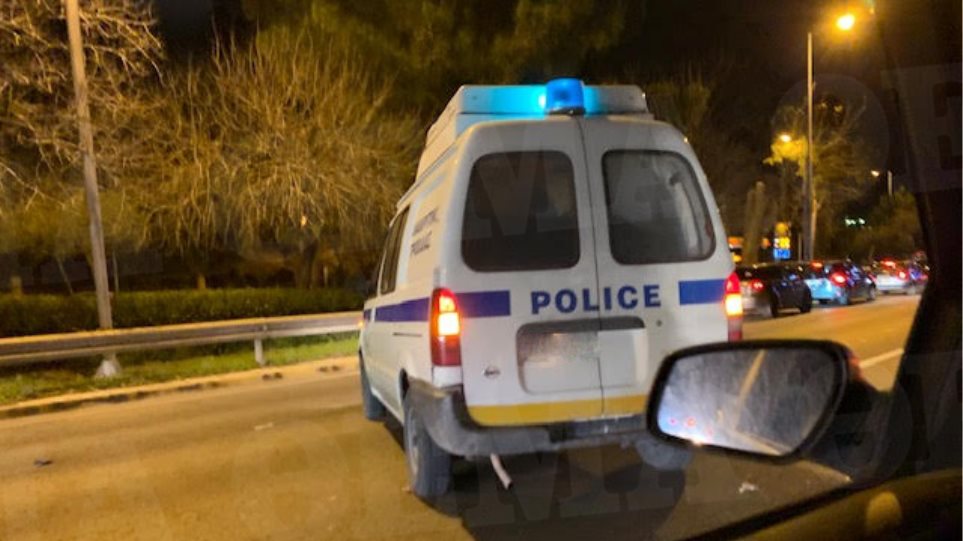 Τραγωδία στη Λεωφόρο Ποσειδώνος: Δύο νεκροί σε σύγκρουση αυτοκινήτου με ...