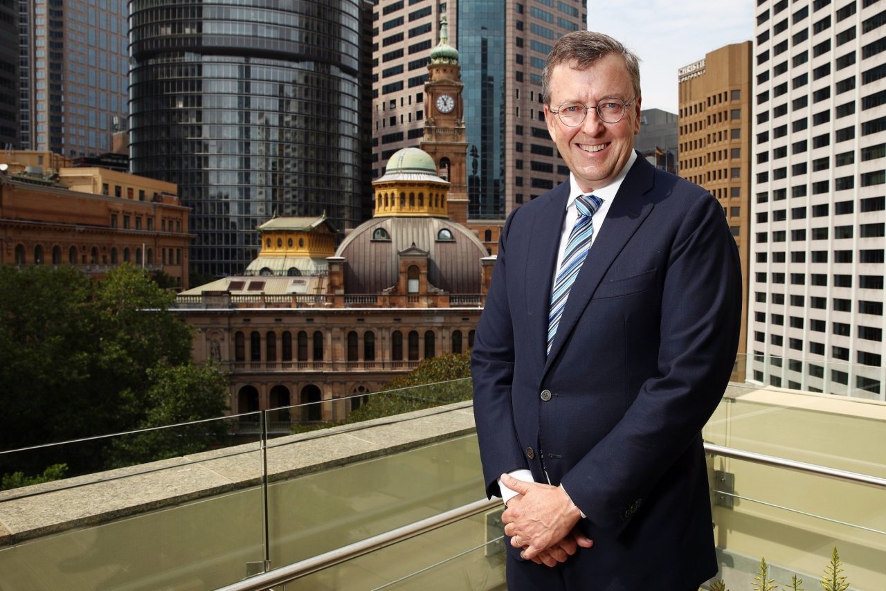 Όλα πάνε στραβά για τον διάδοχο ενός δισεκατομμυριούχου σε fund ...