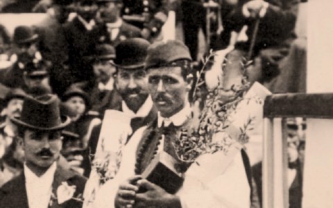 Το έπαθλο του Σπύρου Λούη στους Ολυμπιακούς Αγώνες του 1896, ένας ...