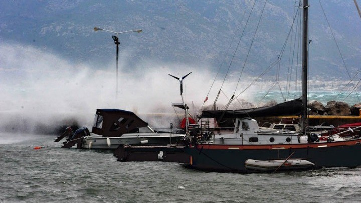 Προβλήματα στις ακτοπλοϊκές συγκοινωνίες λόγω ισχυρών ανέμων - Mononews.gr
