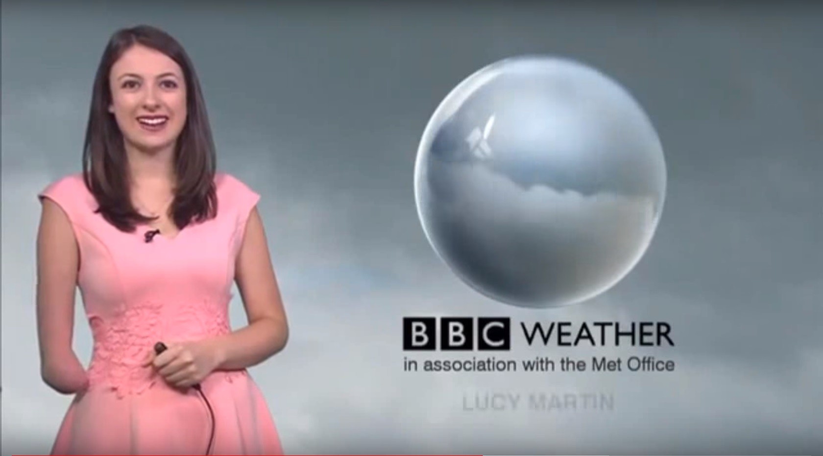 BBC: Η Lucy Martin είναι η πρώτη γυναίκα μετεωρολόγος με εμφανή ...