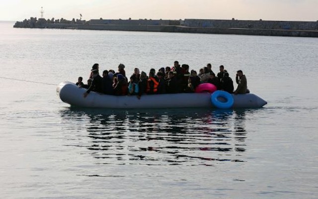 Τουρκία: Δεκάδες πρόσφυγες επιβιβάζονται σε βάρκες για τα ελληνικά ...
