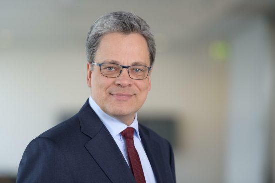 Commerzbank: Στέλεχος της τράπεζας προειδοποιεί για κύμα απολύσεων αν ...