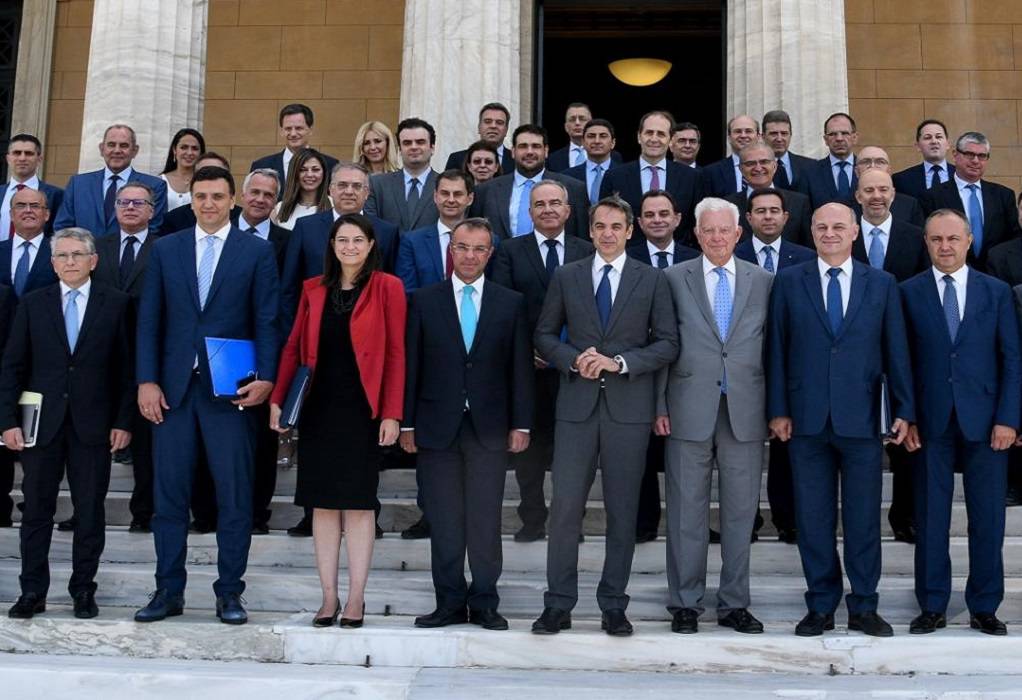 Δημοσκόπηση Opinion Poll: Χαώδεις οι διαφορές μεταξύ υπουργών ΝΔ και ...