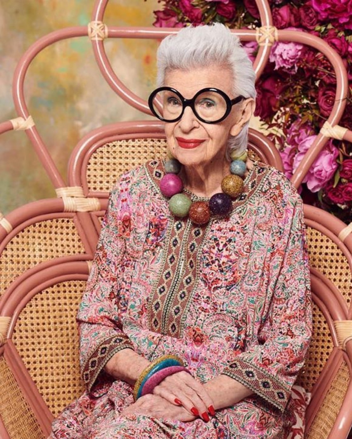 Iris Apfel: To 99χρονο fashion icon δε συμβιβάζεται με κανέναν και ...
