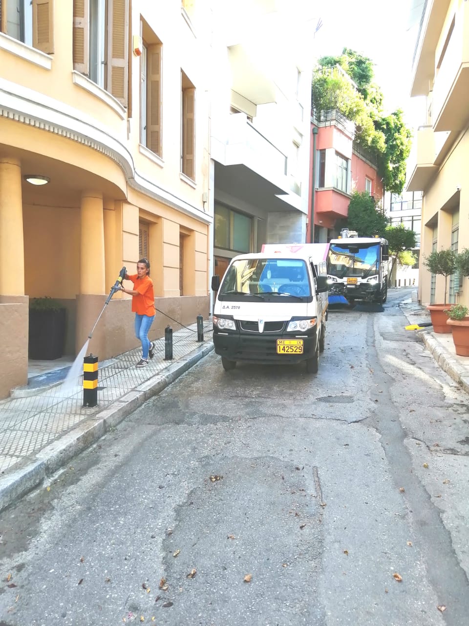 Δήμος Αθηναίων: Κυριακάτικες δράσεις καθαριότητας στην Πλάκα ...