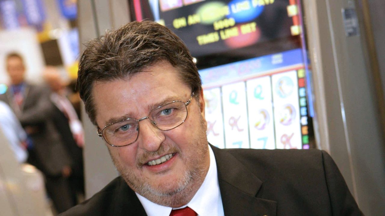 Από το κρεοπωλείο στα… τυχερά παιχνίδια: Ο δισεκατομμυριούχος που δίνει ...