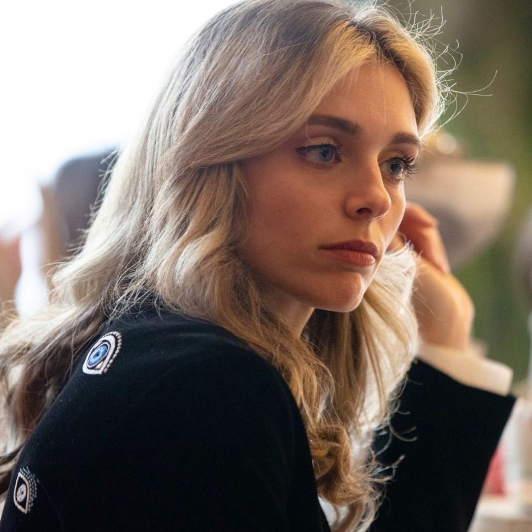 Η Μαριάννα Γουλανδρή Λαιμού φιλοτεχνεί το πιο hot χρηστικό αντικείμενο ...