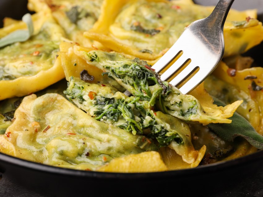 H vegan συνταγή που θα αγαπήσουν όλοι: Ραβιόλι με σπανάκι - Mononews.gr