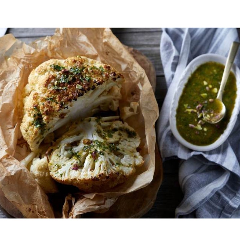 Ολόκληρο κουνουπίδι φούρνου με αρωματική σάλτσα από την Αντωνία Κατή ...