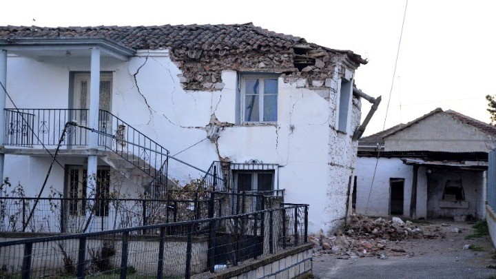Θεσσαλία: 1.722 ακατάλληλες κατοικίες από τον σεισμό - Mononews.gr