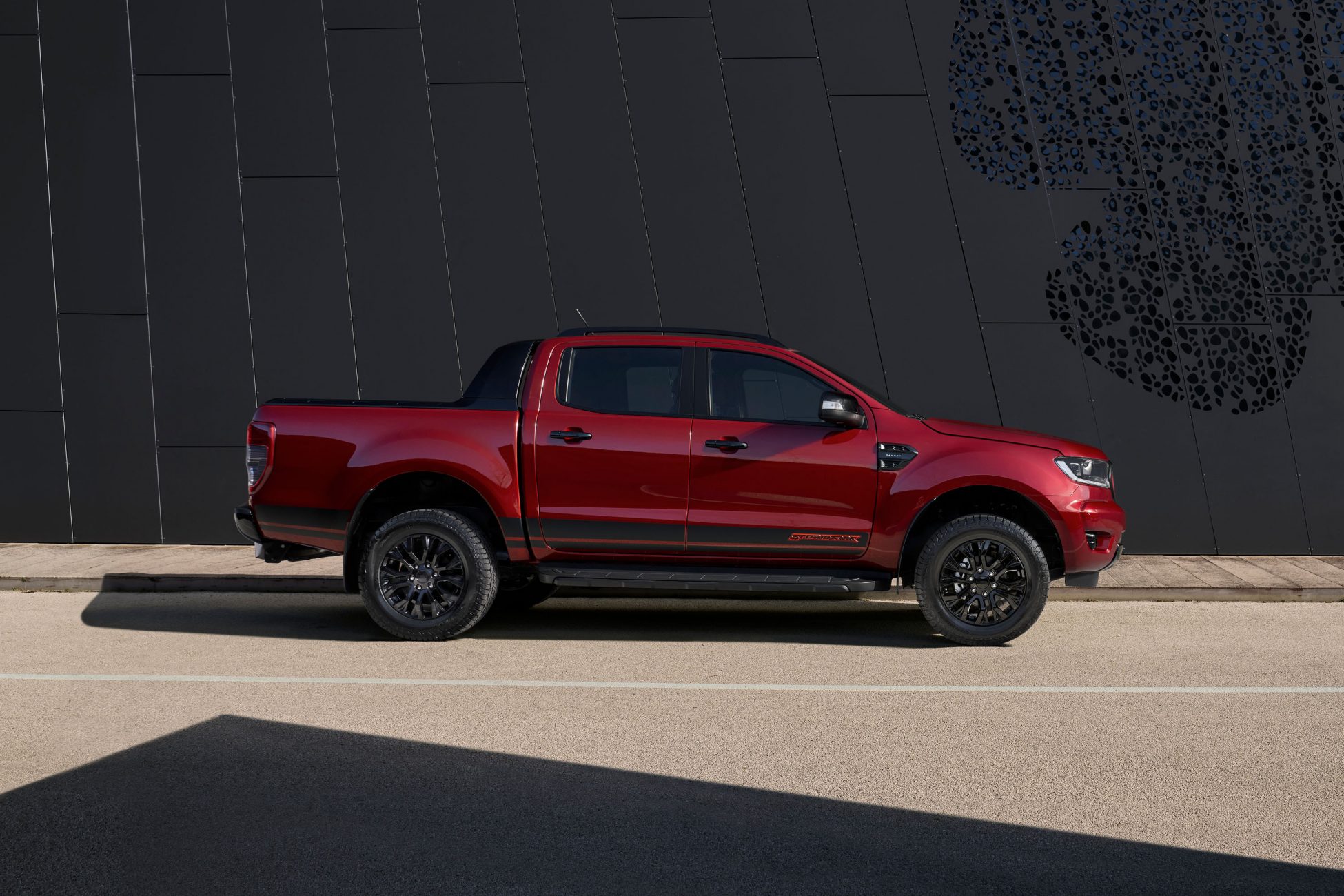 Η Ford παρουσιάζει το νέο συναρπαστικό Ranger Stormtrak - Mononews.gr