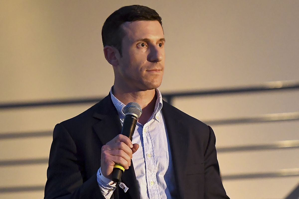 Άντριου Κλάμπερ: Ο πρώην συνεργάτης του Τζον Πόλσον, που ανέβηκε στο ...