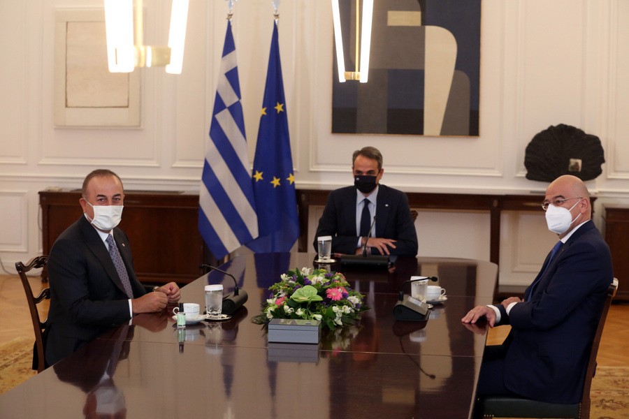 Σε καλό κλίμα η συνάντηση Μητσοτάκη με Τσαβούσογλου - Στο υπουργείο ...