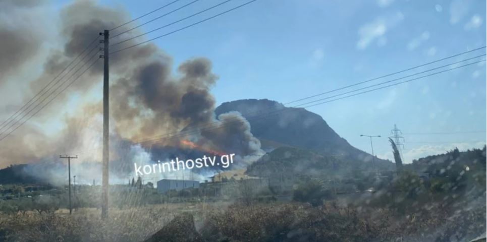Φωτιά στην Αρχαία Κόρινθο - Μήνυμα του 112 για εκκένωση (video ...
