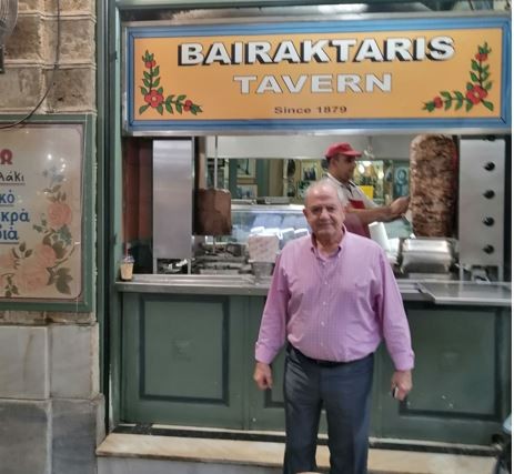 Ο Σπύρος Μπαϊρακτάρης, το ιστορικό κατάστημα 142 ετών στο Μοναστηράκι ...