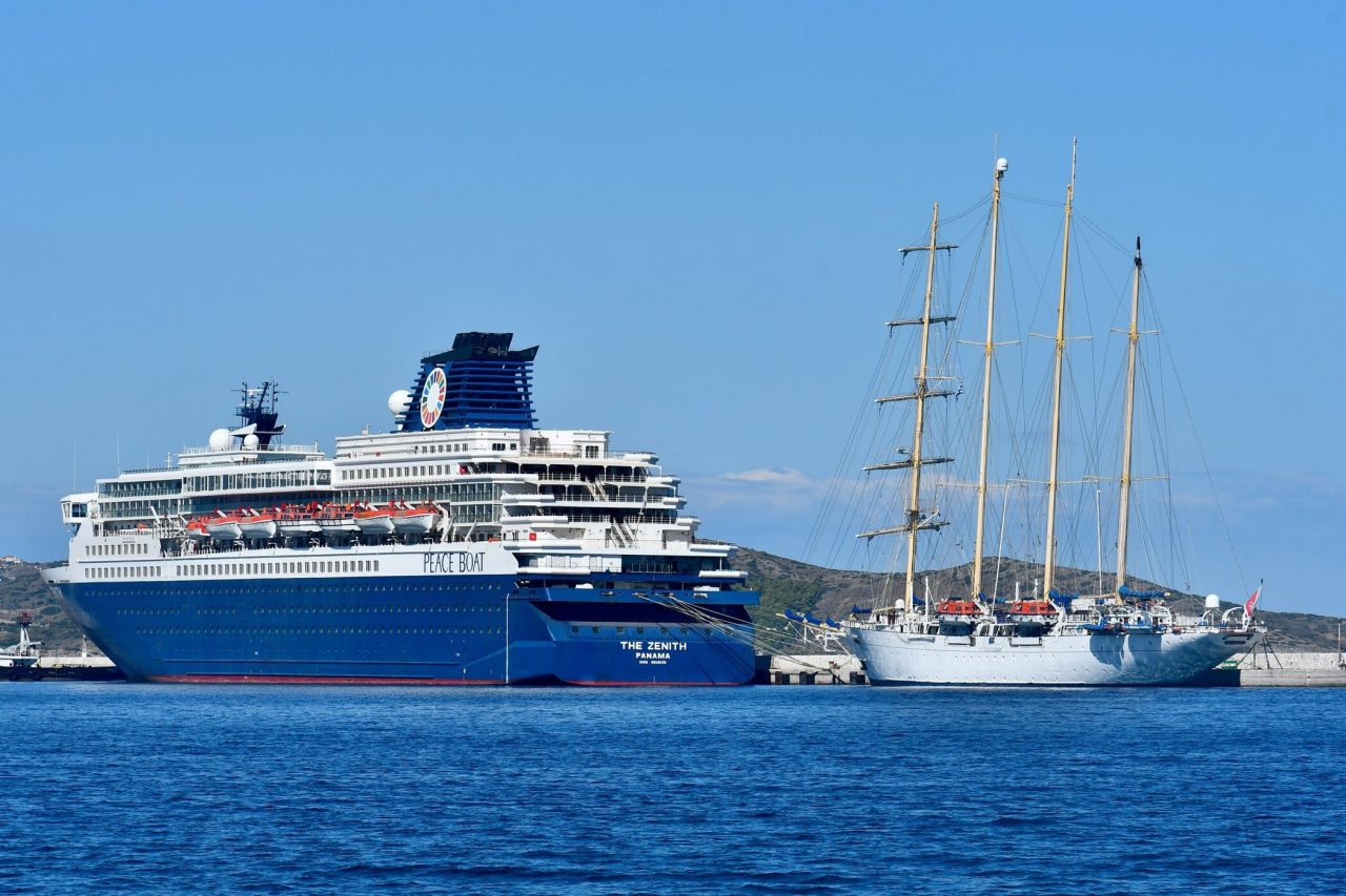 Λαύριο: Ζημιές σε σκάφη από θραύση κάβων του κρουαζιερόπλοιου THE ...