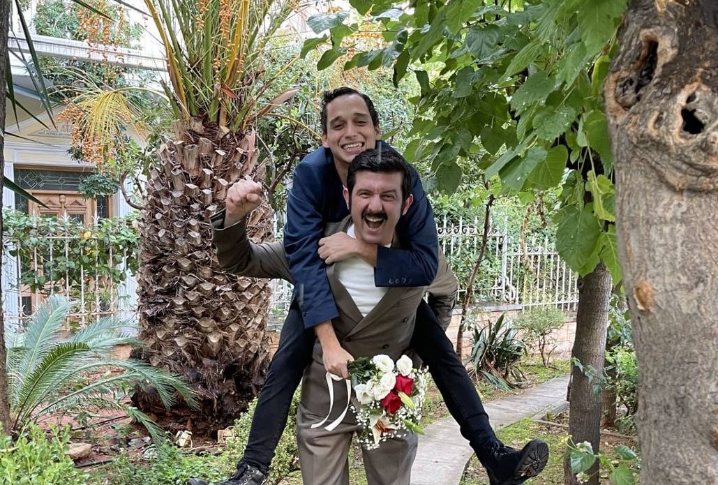 Μιχάλης Οικονόμου: Παντρεύτηκε τον σύντροφό του, Γιώργο Μακρή - Mononews.gr