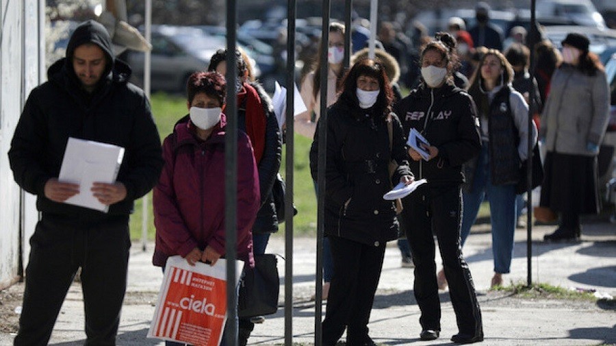 Βουλγαρία: Κατακλύζεται από το τέταρτο κύμα Covid-19, θα στείλει ...