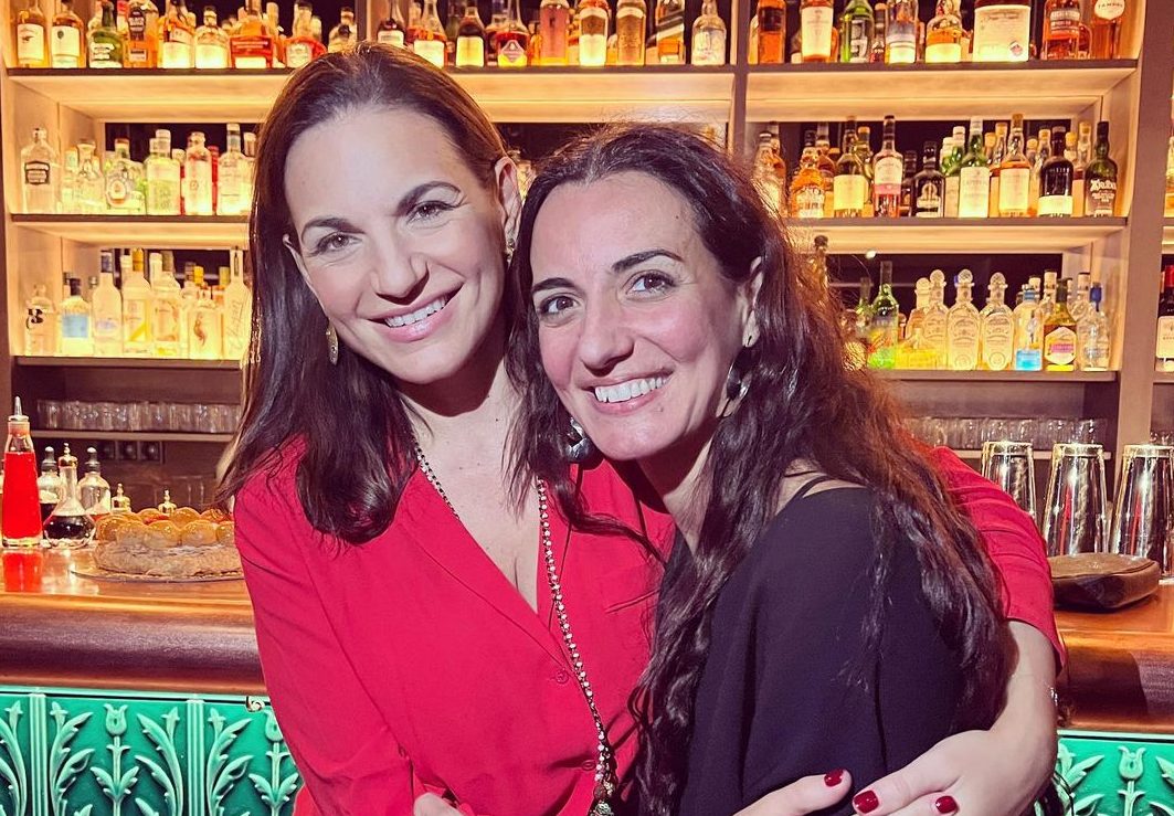 Όλγα Κεφαλογιάννη: Βραδινή έξοδος με την αδελφή της - Mononews.gr