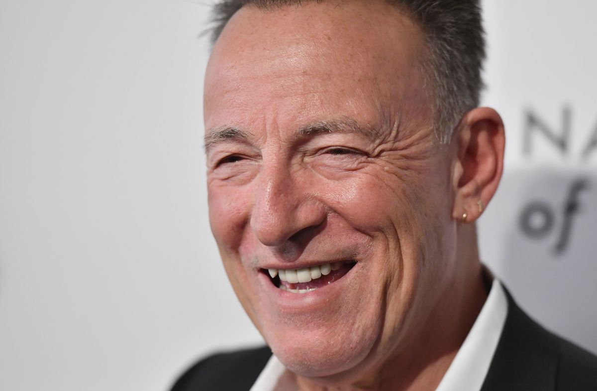 Bruce Springsteen: Πούλησε τα δικαιώματα των τραγουδιών του στη Sony ...
