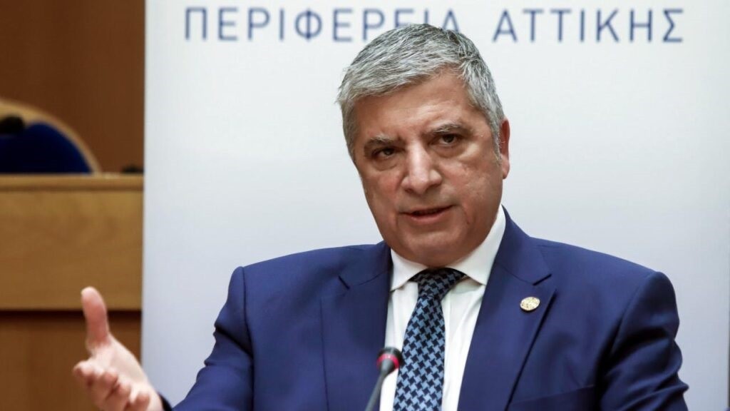 Δεν καλύπτει τον Πατούλη η κυβέρνηση για το διδακτορικό- «Δεν είναι ...