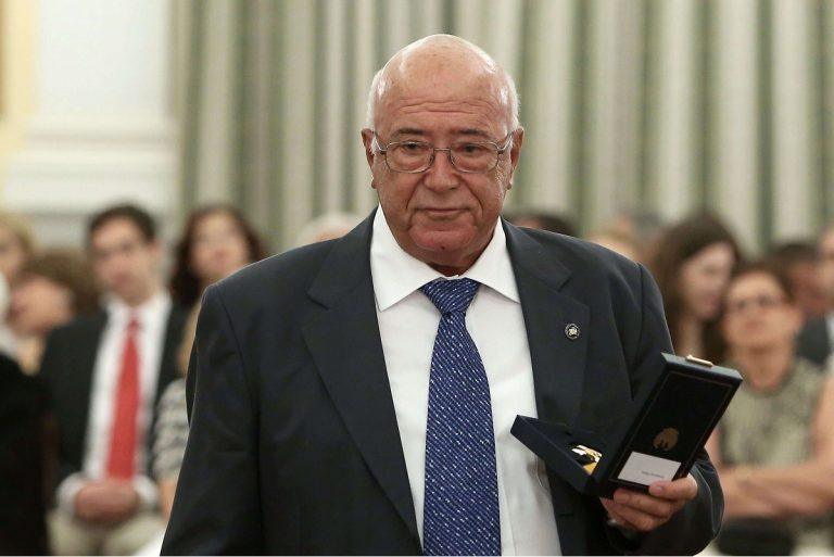 Παναγιώτης Τσάκος: «Ο σοφός καπετάνιος γυρίζει την Ελλάδα και ως ...