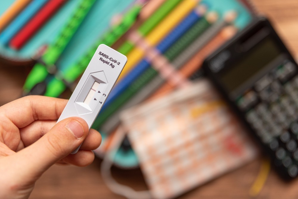 Από σήμερα η δωρεάν διάθεση self test σε μαθητές και εκπαιδευτικούς ...