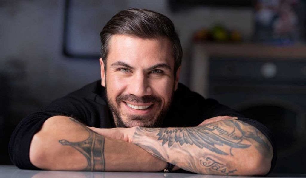 Πατέρας για δεύτερη φορά θα γίνει ο Άκης Πετρετζίκης - Mononews.gr