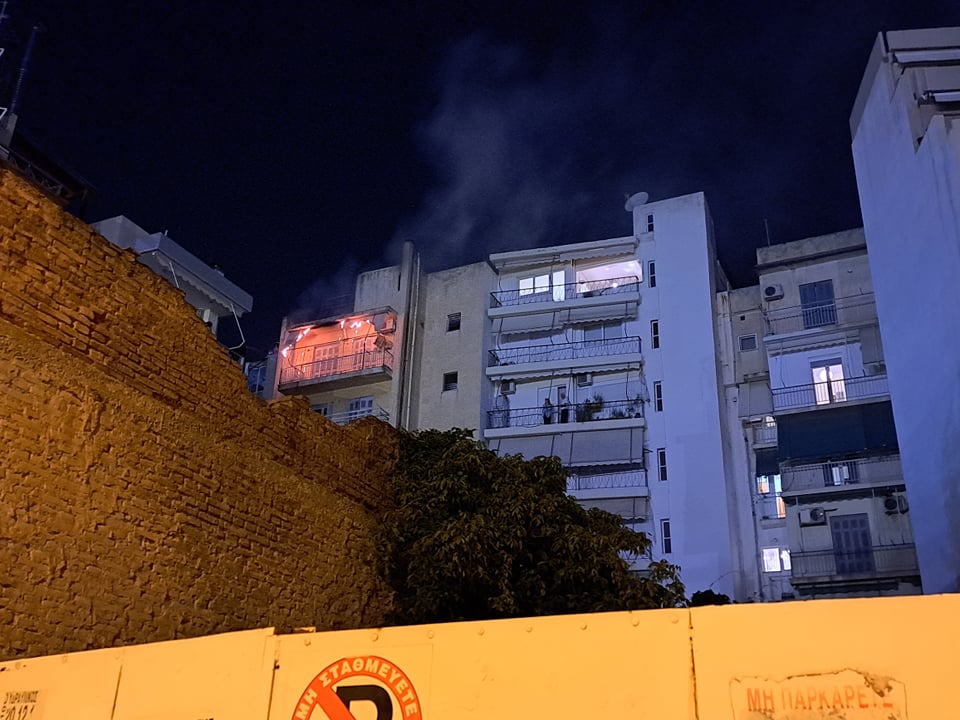Φωτιά σε διαμέρισμα πολυκατοικίας στους Αμπελόκηπους - Mononews.gr