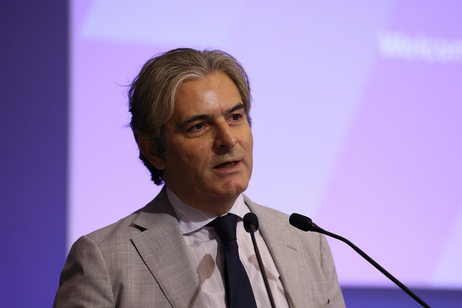 Εξερευνώντας τους «Τόπους της εξουσίας» με τον Ανδρέα Γιαννόπουλο ...