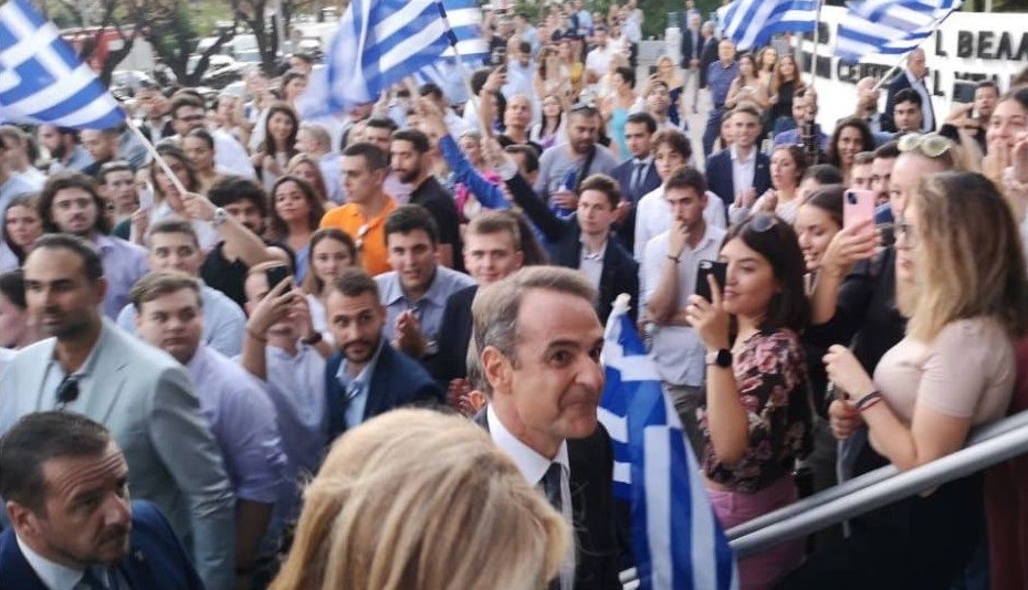 Στο Βελλίδειο ο Κυριάκος Μητσοτάκης, θερμή υποδοχή από εκατοντάδες ...