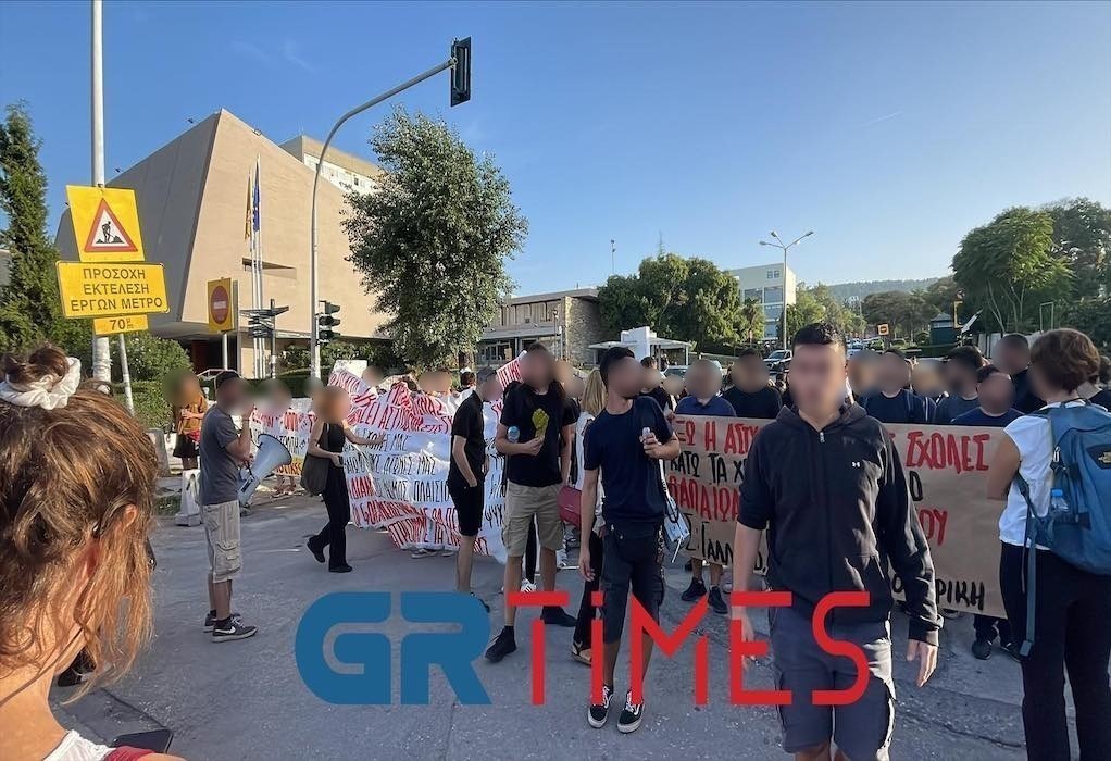 ΑΠΘ: «Μπλόκο» των φοιτητών στην είσοδο της πανεπιστημιακής αστυνομίας ...
