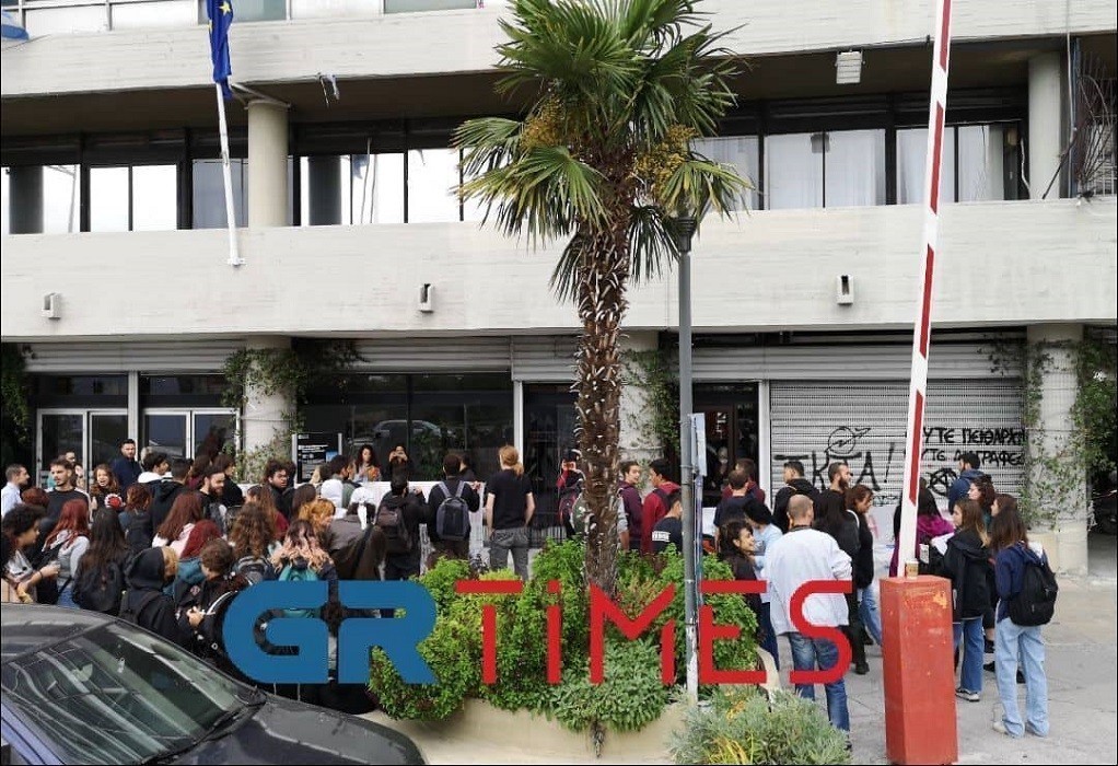 ΑΠΘ: Κινητοποίηση φοιτητών κατά της παρουσίας της αστυνομίας | Ρεπορτάζ ...