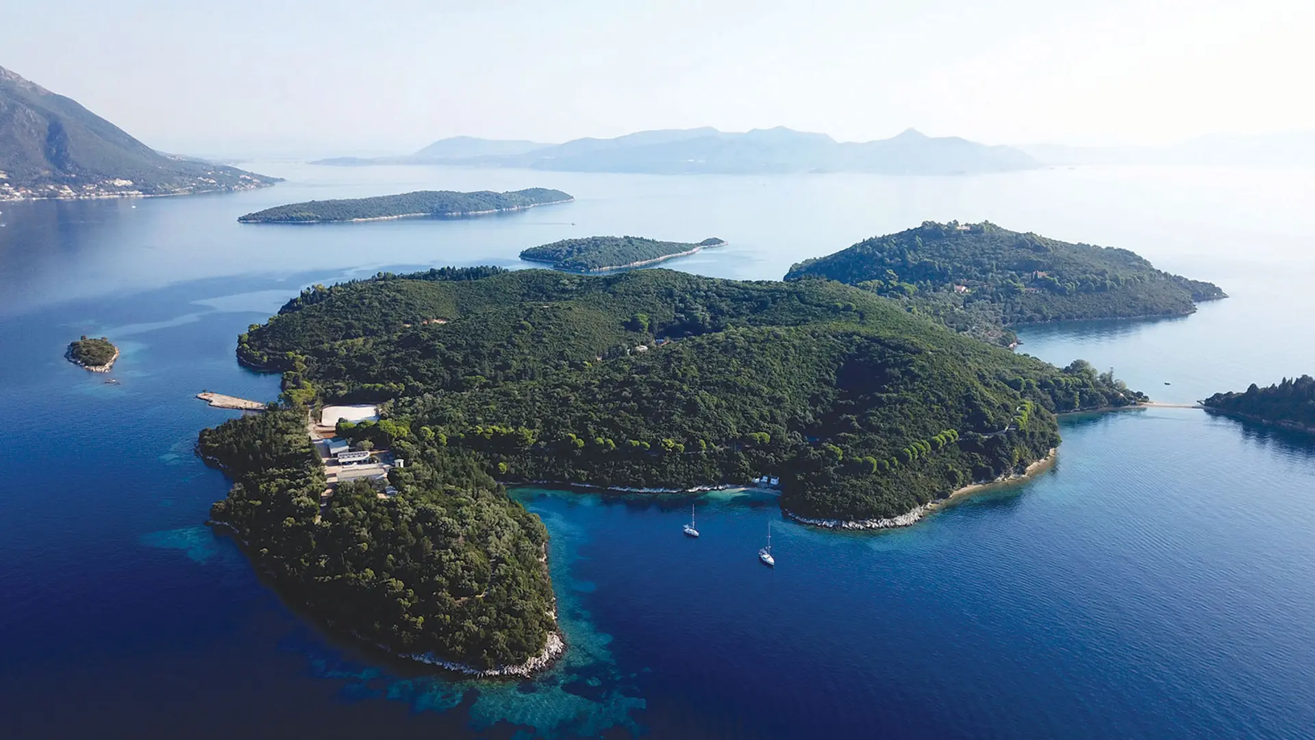 Ξενοδοχείο ή καταφύγιο ο Σκορπιός; Ο Ριμπολόβλεφ στο νησί του Ωνάση ...